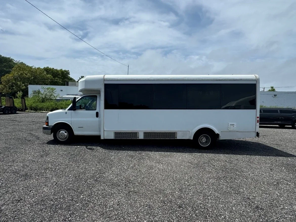 2012 Ford Glaval Limo Bus #16026 | BusesForSale