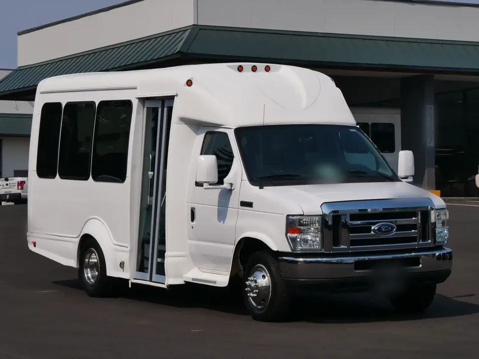 2017 Starcraft Starquest Shuttle Bus | BusesForSale.com | BusesForSale