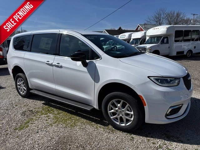 2023 Chrysler Pacifica Touring | BusesForSale.com | BusesForSale