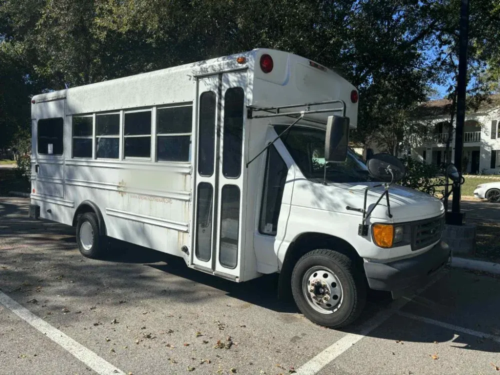 2003 Ford Collins 24P ADA | BusesForSale.com | BusesForSale